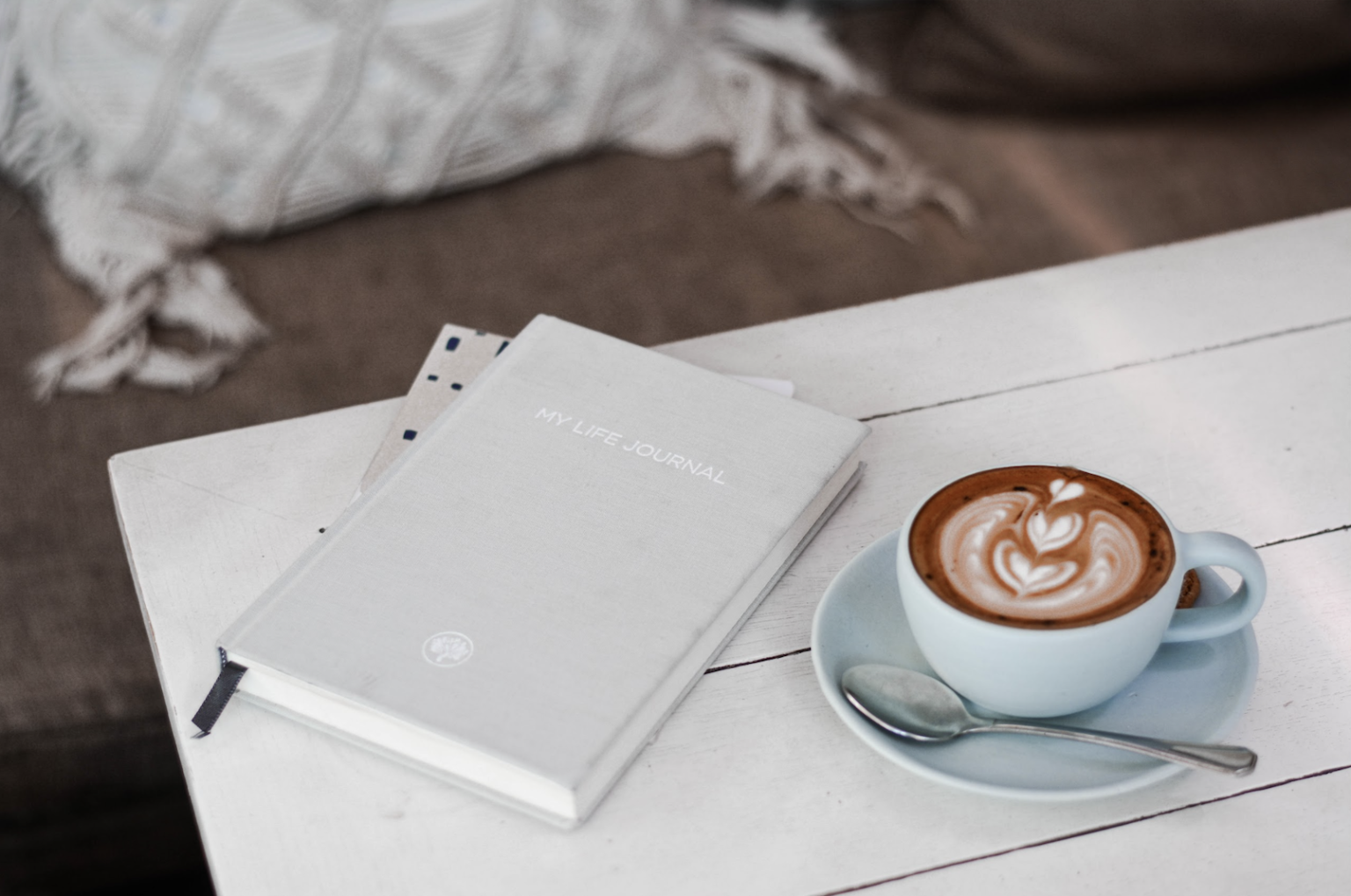 Journaling: Is it Better to Write by Hand or Type?